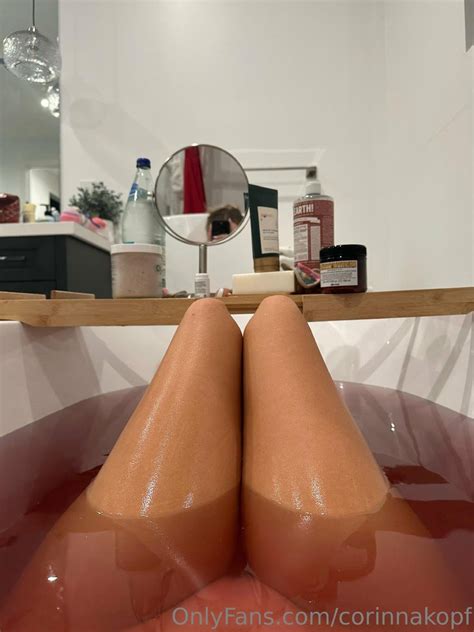 Superbes Photos XXX De Corinna Kopf Nue Et Montrant Ses Seins P
