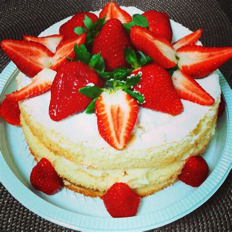 Naked cake de baunilha recheios de doce de leite e creme pâtissière e