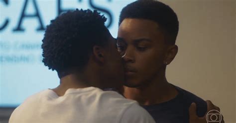 Vai na Fé exibe primeiro selinho entre personagens de Jean Paulo