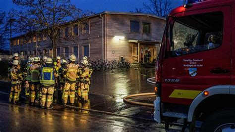 Brand In Wendlingen Am Neckar Bewohner Retten Sich Aus Brennender