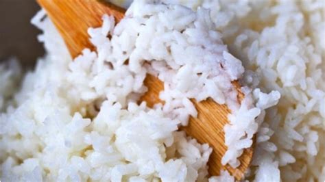 El truco casero infalible para corregir un arroz que quedó muy pastoso
