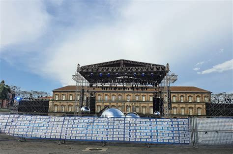 Gigi D Alessio In Concerto A Napoli Piazza Del Plebiscito Chiusa Due