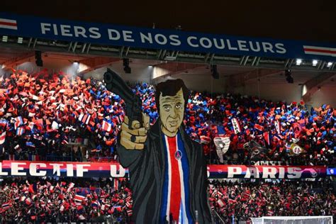 Foot Le clin d oeil des supporters du PSG à Jean Paul Belmondo