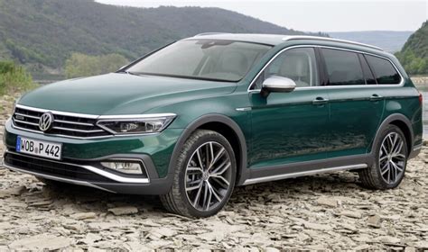 Volkswagen Passat Alltrack 2024 кросс универсал показан на рендере