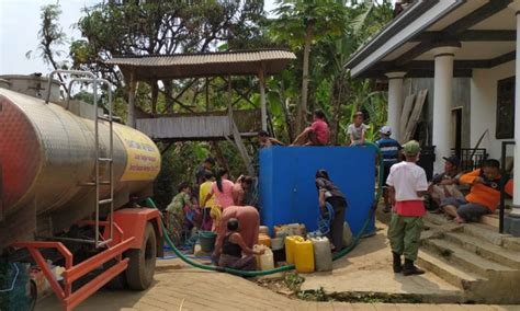 BPBD Malang Salurkan 2 1 Juta Liter Air Bersih Ke 6 Desa Terdampak