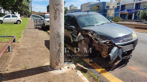 Motorista Perde Controle De Ve Culo E Atinge Poste Em Avenida De Franca