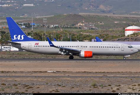 LN RRE SAS Scandinavian Airlines Boeing 737 85P WL Photo By Luciano