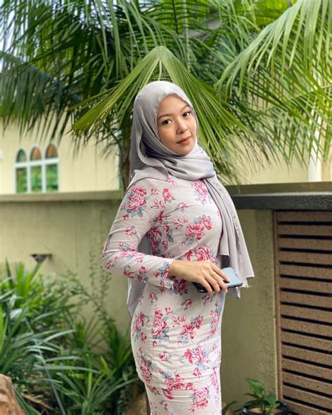 Awek Tudung Putih Gebu Luke Kelly