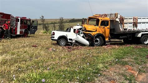 Acidente Entre Caminhonete E Caminh O Deixa Um Morto Na Br Em