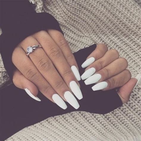 Wie heißt diese Nägel Form White acrylic nails Ballerina nails