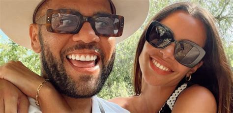 ESPOSA DANIEL ALVES Joana Sanz faz declaração sobre divórcio e