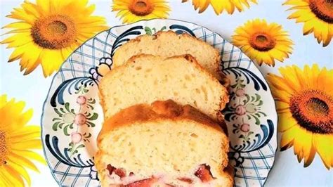 Przepis Babka Jogurtowa Ze Liwkami Przepis Gotujmy Pl
