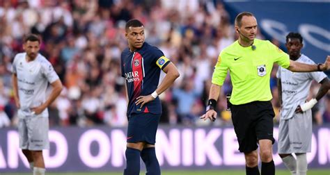 Incroyable coup de tonnerre Mbappé annonce qu il reste au PSG cet été