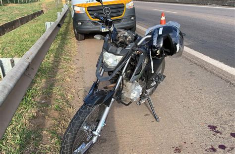 Motociclista e garupa ficam feridos após acidente na Rodovia SP 75 em