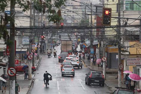 Novembro inicia tempo instável e chance de chuvas intensas em Juiz
