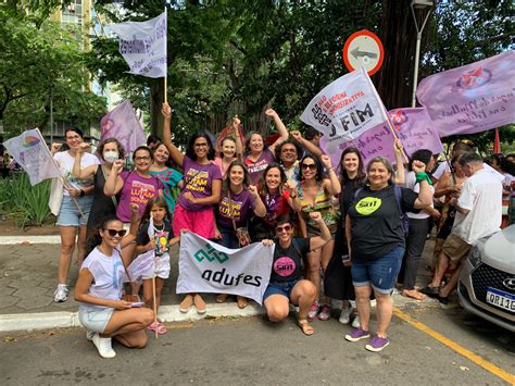 Dia Internacional De Luta Das Mulheres Marcado Por Protestos Em Todo