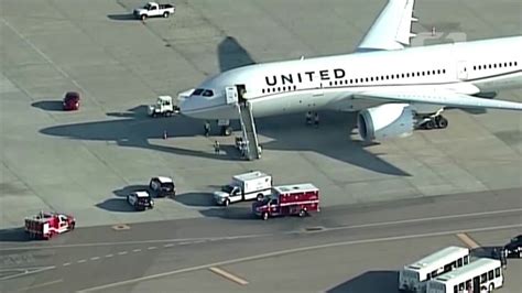 Vídeo Co piloto passa mal e avião faz pouso de emergência em