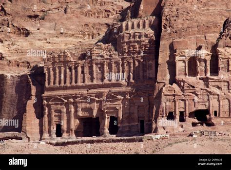 Ruinas De La Antigua Ciudad Perdida De Petra En Jordania Un Destino