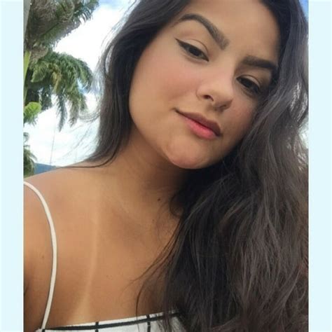 Isa Vitória Espírito Santo Estudante certificada pela Universidade