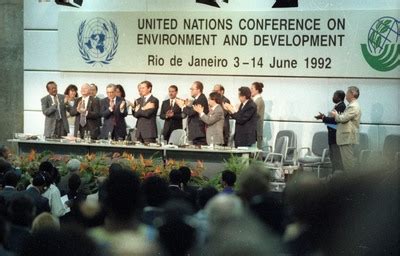 CBN Boletins 1992 Rio de Janeiro é palco de discussões ambientais