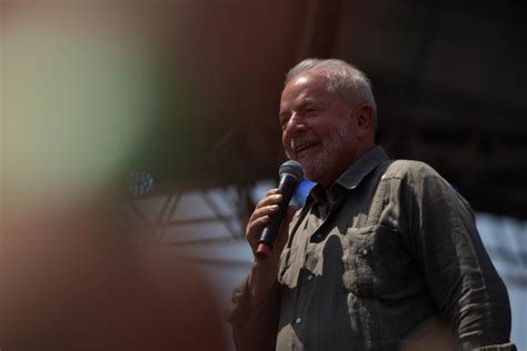 Lula oscila para cima e mantém chances de vitória no primeiro turno