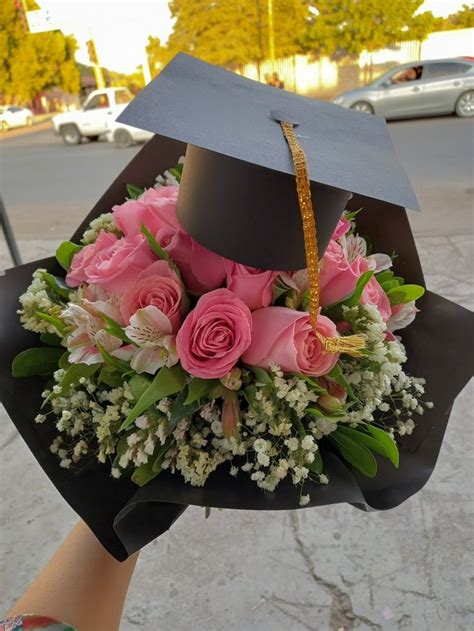 Arreglos florales para graduación en 2023