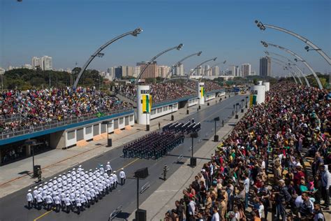 Desfile cívico militar em comemoração aos 201 anos da Independência