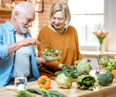 Alimentazione DellAnziano Fabbisogni Nutrizionali