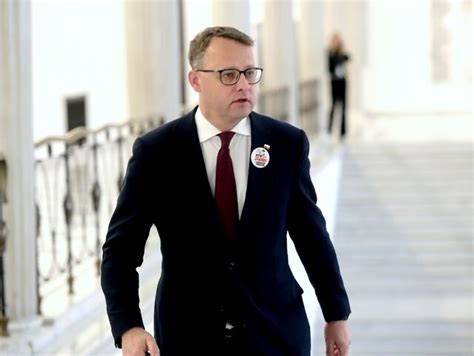 Przeszukania mieszkań posłów Suwerennej Polski Romanowski o włamaniu