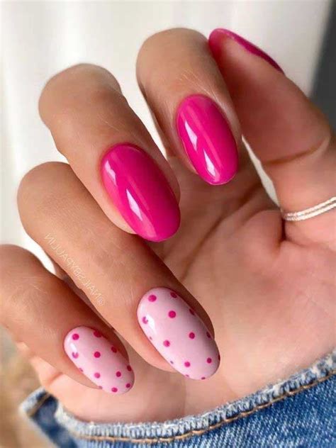 40 jolies façons de porter le vernis rose