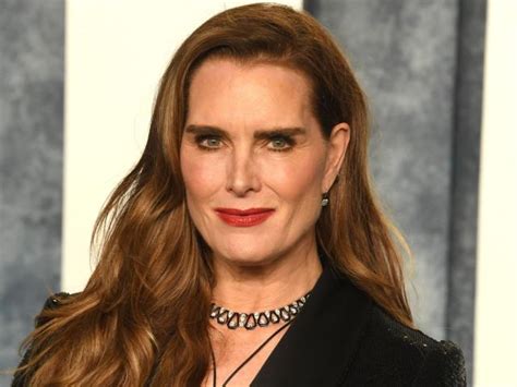 Brooke Shields Glowing Bare Faced Beach Photos Prove She S In Her
