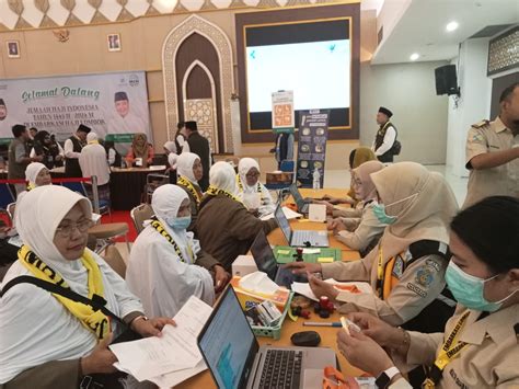 Jamaah Calon Haji NTB Kloter Pertama Embarkasi Lombok Mulai Masuk