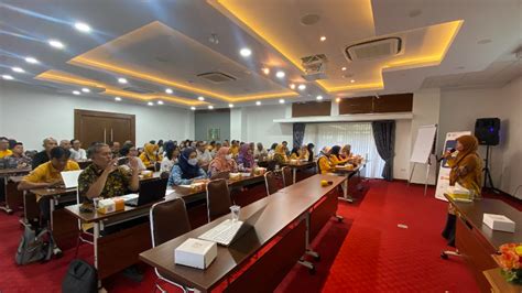 Kolaborasi Dengan Kanwil DJP DIY DEB SV UGM Gelar Sosialisasi PP No