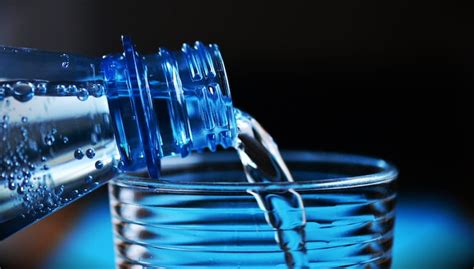 Cosa Succede Se Bevi Acqua Scaduta Quel Che Forse Non Sai InTaste