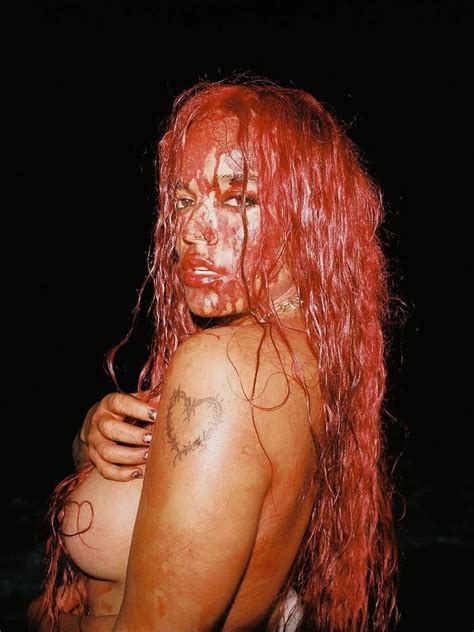 Las fotos de Karol G que desafían las restricciones de Instagram Infobae