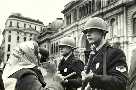 Madres De Plaza De Mayo Se Cumplen A Os De La Primera Ronda En