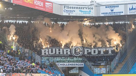 2 Bundesliga FC Schalke 04 und Fans in Rostock Fußball Sport