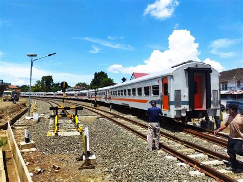 Longsor Perjalanan Kereta Api Pangrango Sukabumi Bogor Dibatalkan