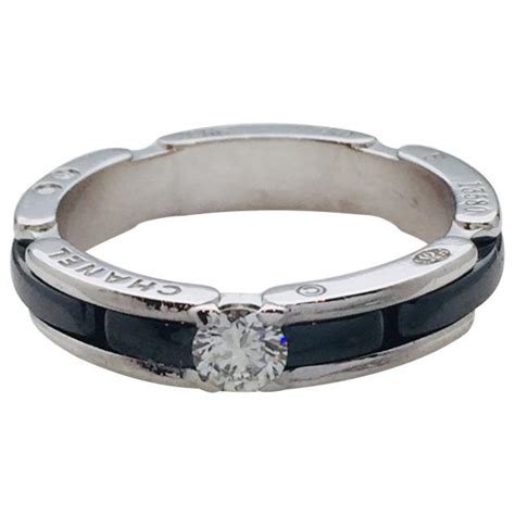 Bague Chanel modèle Ultra en or blanc céramique noire diamant ref