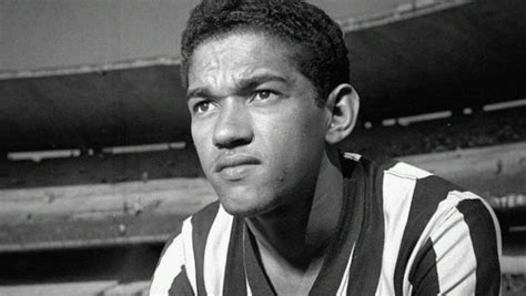 Os 11 Jogadores De Futebol Mais Famosos De Todos Os Tempos EBiografia