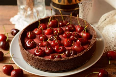 Tarta De Chocolate Y Cerezas Cuchillito Y Tenedor