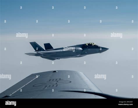 Un Aeronautica Militare F A Lightning Ii Si Prepara A Ricevere