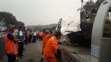 FAKTA Terbaru Dan Kronologi Ngerinya Kecelakaan Maut Di Tol Cipularang