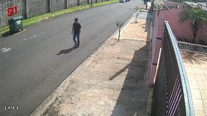 Polícia busca homem após ataque sexual a adolescente vídeo flagrou