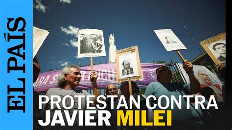 ARGENTINA Protestan Con Madres De La Plaza De Mayo Contra Javier