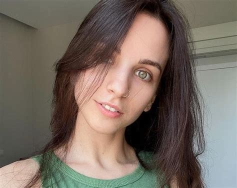 Braless Girls 35 Pics