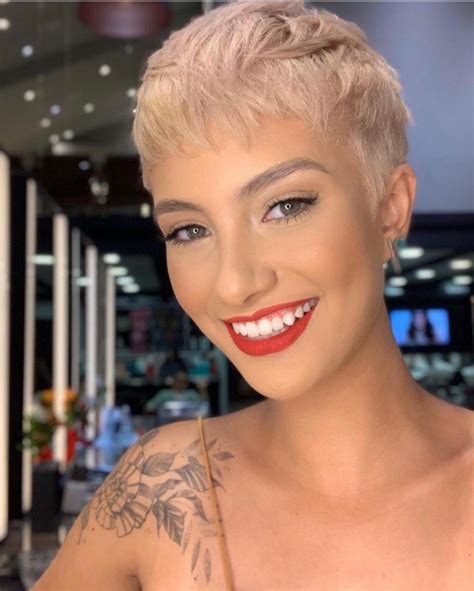 Best Pixie Haircuts Hairstyles For Any Hair Type Light Peach