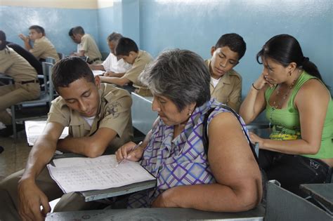 Campana De Alfabetizacion Registra A 129 000 Personas