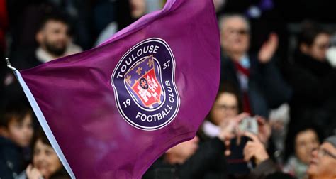 Toulouse le TFC dévoile son maillot extérieur en trollant ses supporters
