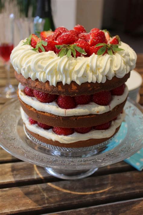 Naked Cake Coco Fraises Et Chocolat Blanc
